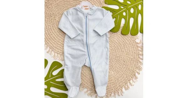 Macacão em Soft com Abertura em Zíper Quadriculado - Off White e Azul Bebê